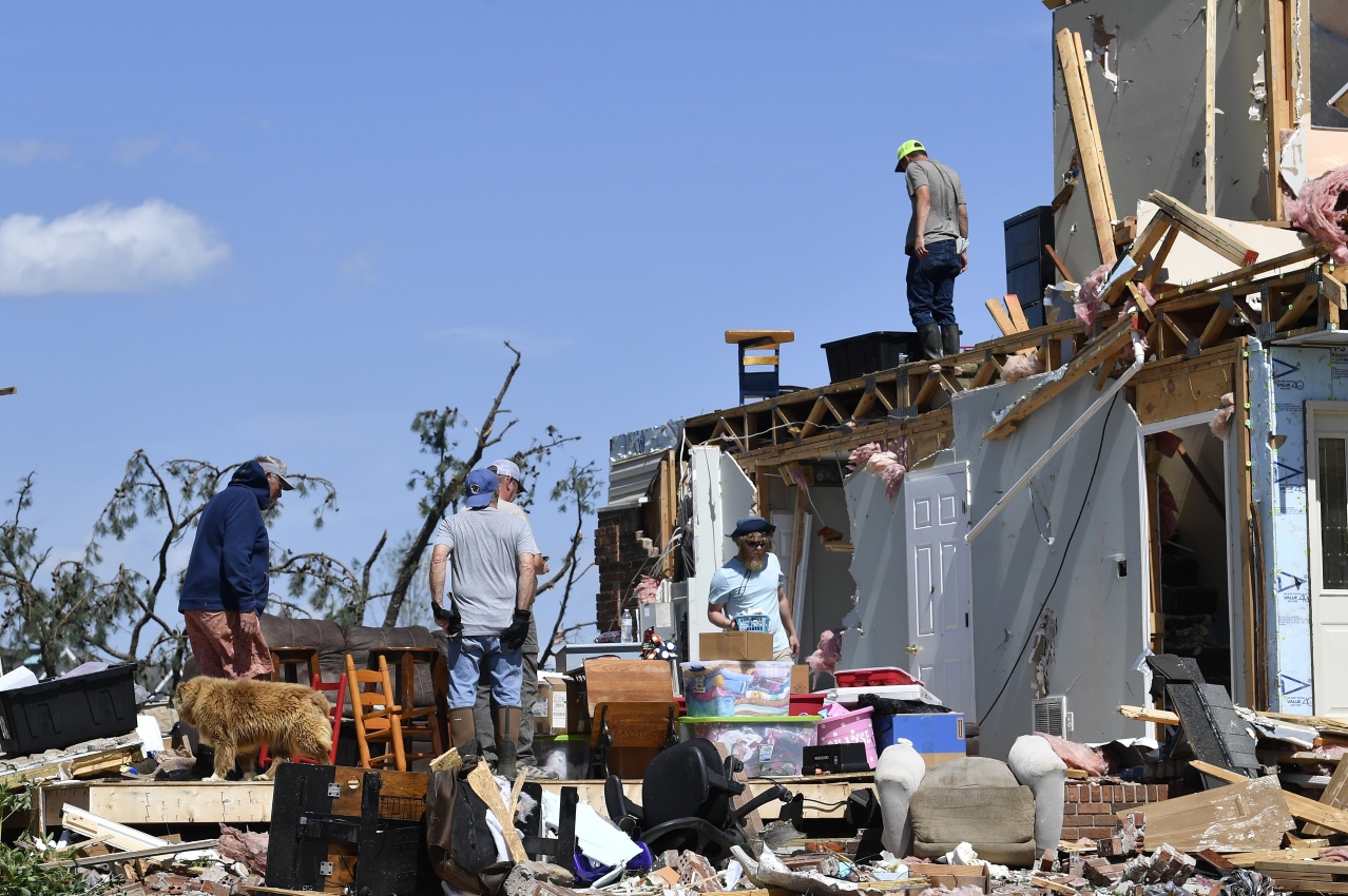 At least 27 dead after tornadoes sweep through Kentucky and Missouri At least 27 dead after tornadoes sweep through Kentucky and Missouri