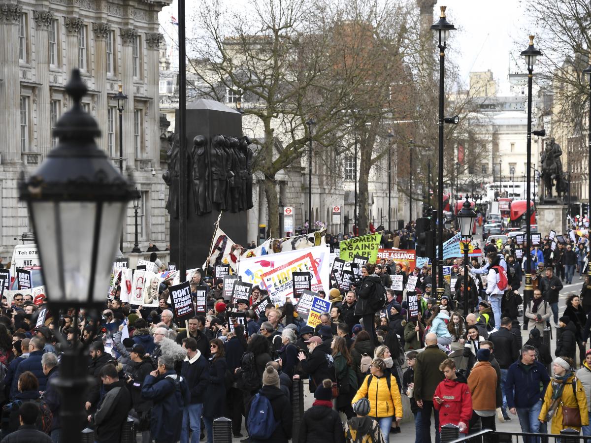 Protesters Demand Julian Assange Be Freed Ahead Of Extradition Hearing 885 Wfdd